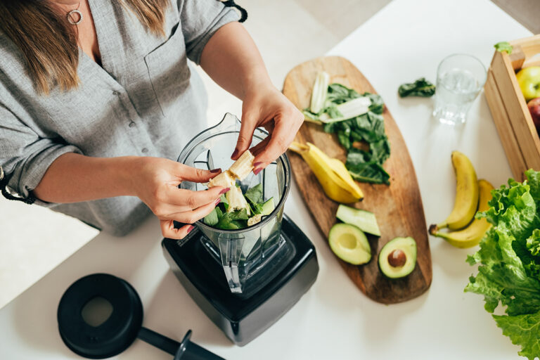 How to Make a Smoothie: Easy Step-By-Step Guide